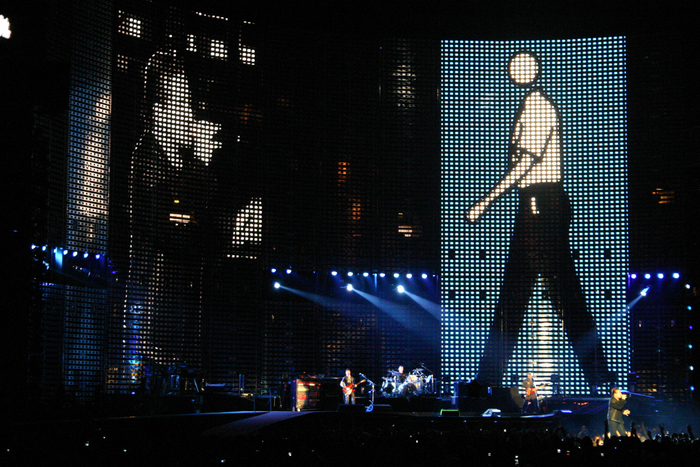 U2, Vertigo World Tour | Julian Opie