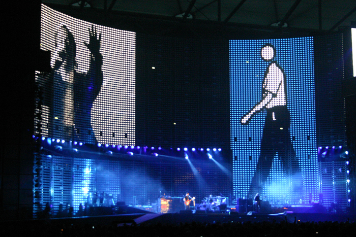 U2, Vertigo World Tour | Julian Opie